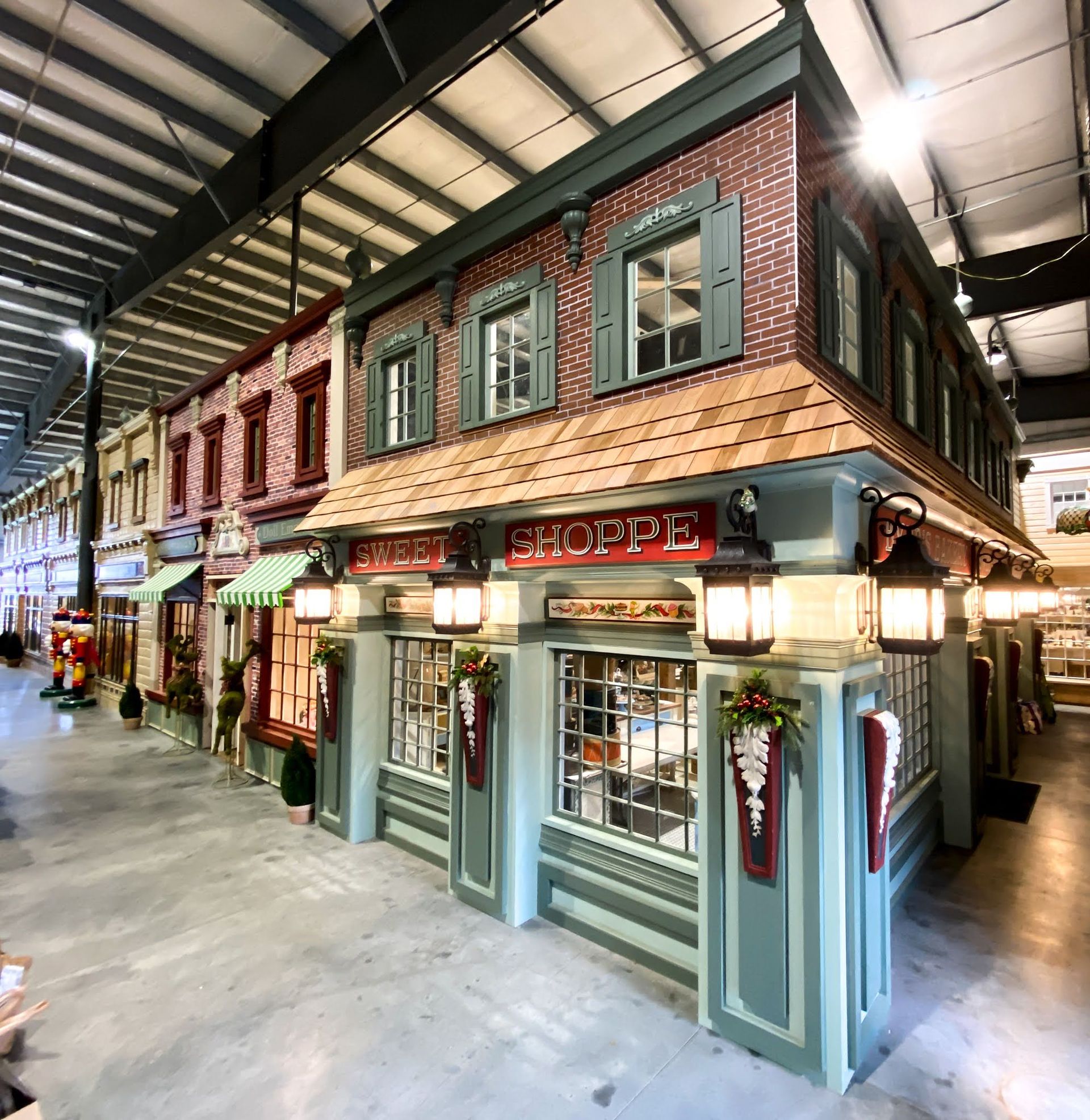 The National Christmas Center | Elizabethtown, PA