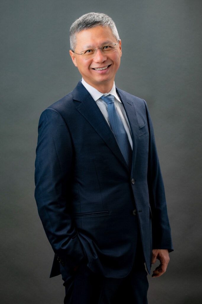 10 Best Professional Headshot Poses for Your Business Profile