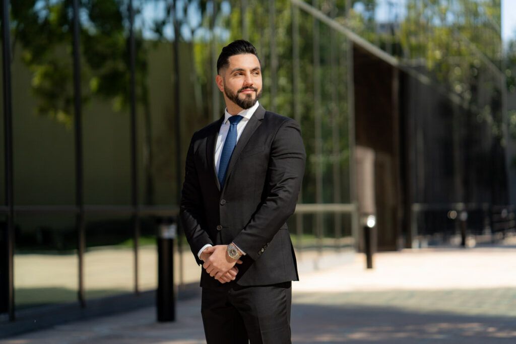 10 Best Professional Headshot Poses for Your Business Profile