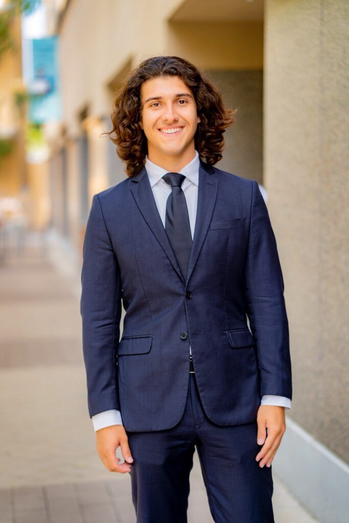 7 LinkedIn headshot examples that will make your profile stand