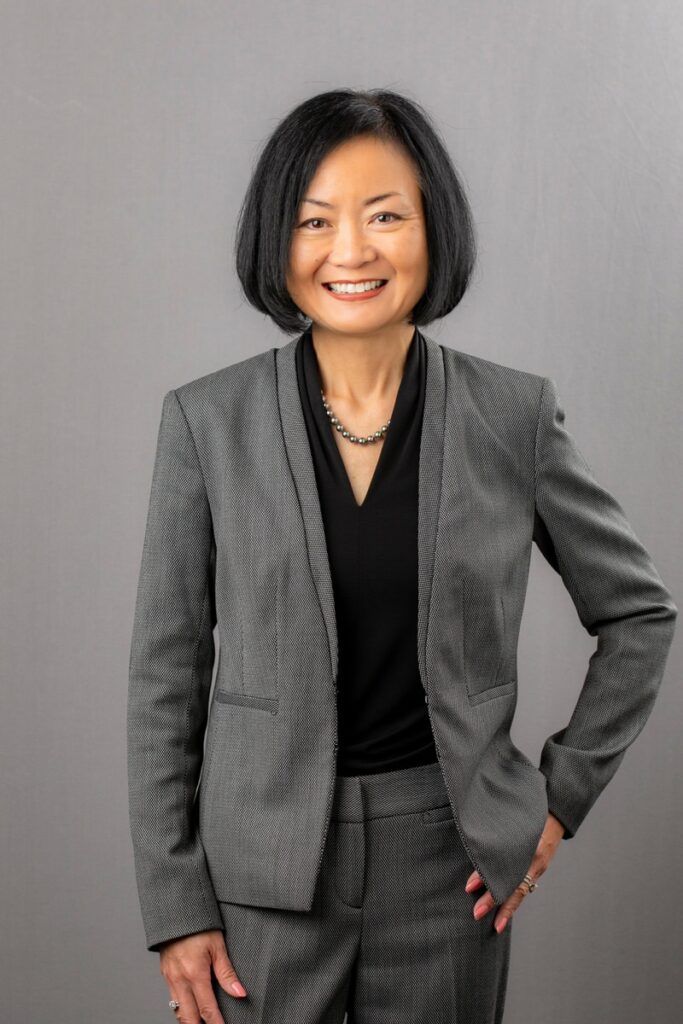 10 Best Professional Headshot Poses for Your Business Profile