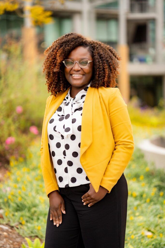 10 Best Professional Headshot Poses for Your Business Profile