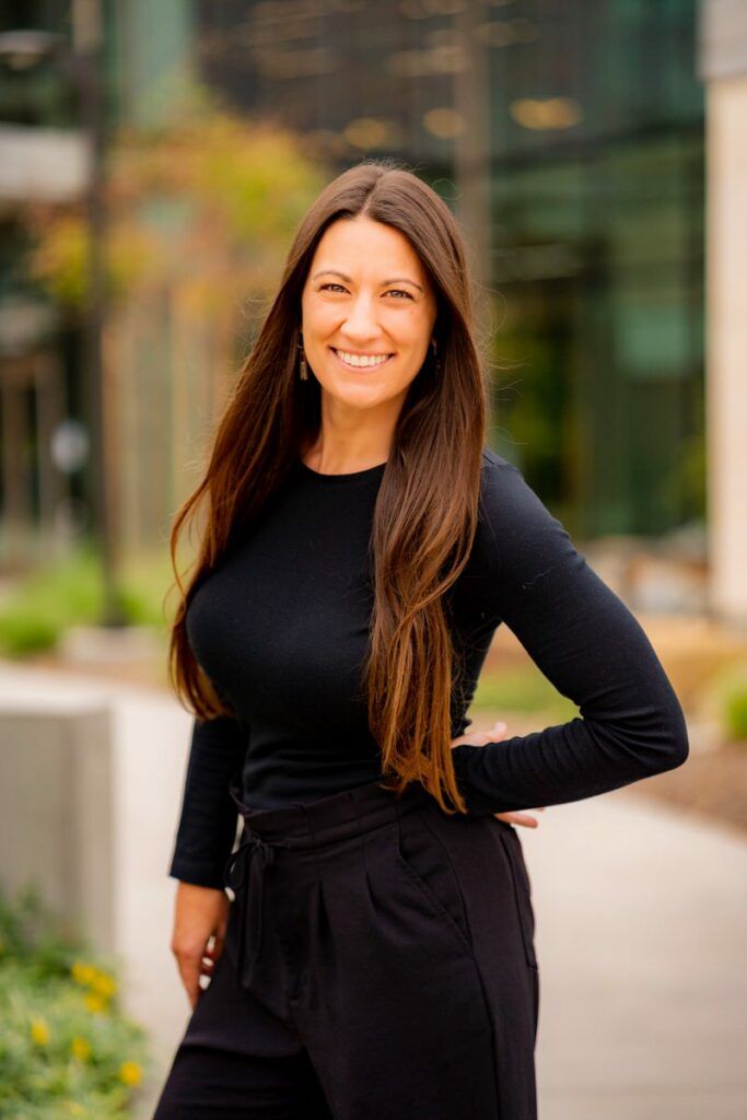 10 Best Professional Headshot Poses for Your Business Profile