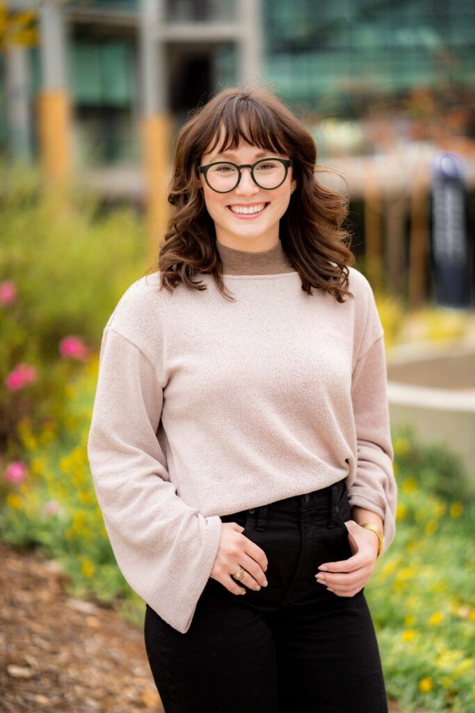10 Best Professional Headshot Poses for Your Business Profile