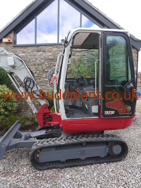 TAKEUCHI TB230 3T MINI DIGGER