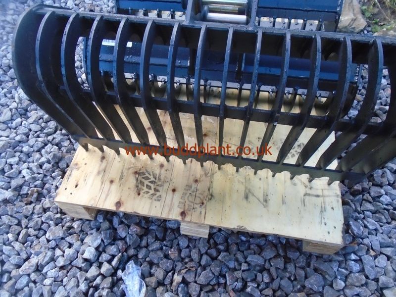 RAKE/RIDDLE COMBINATION BUCKET