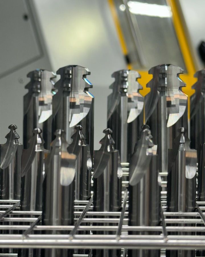 Carbide End Mills, Resharpening Tools, PVD Coating, DI Tool