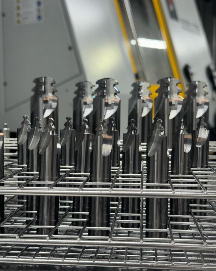 Carbide End Mills, Resharpening Tools, PVD Coating, DI Tool