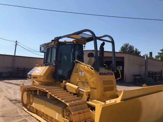 KOMATSU D71-24 SWEEPS AND SCREENS