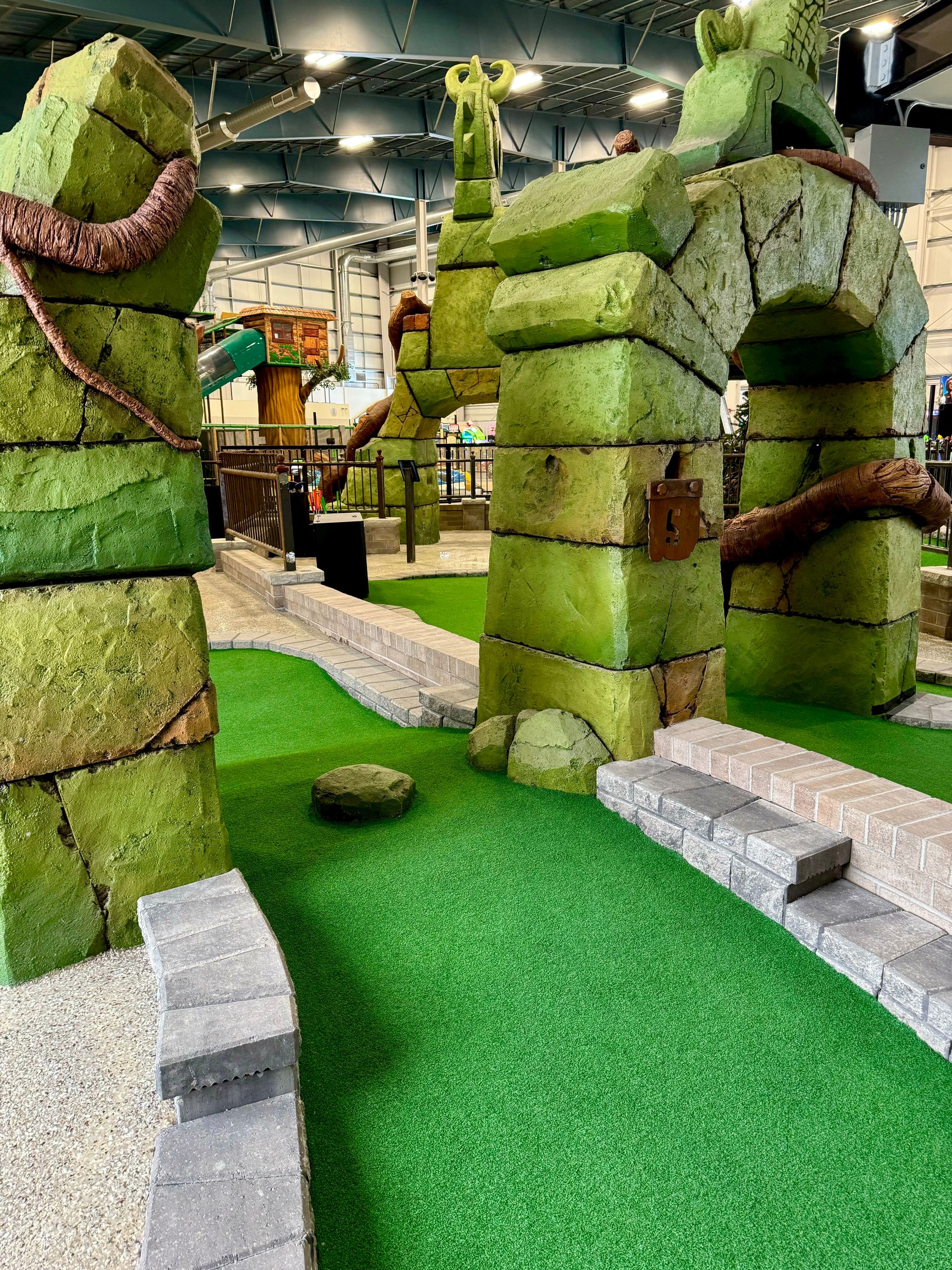 NEB's Fun World | Mini Golf