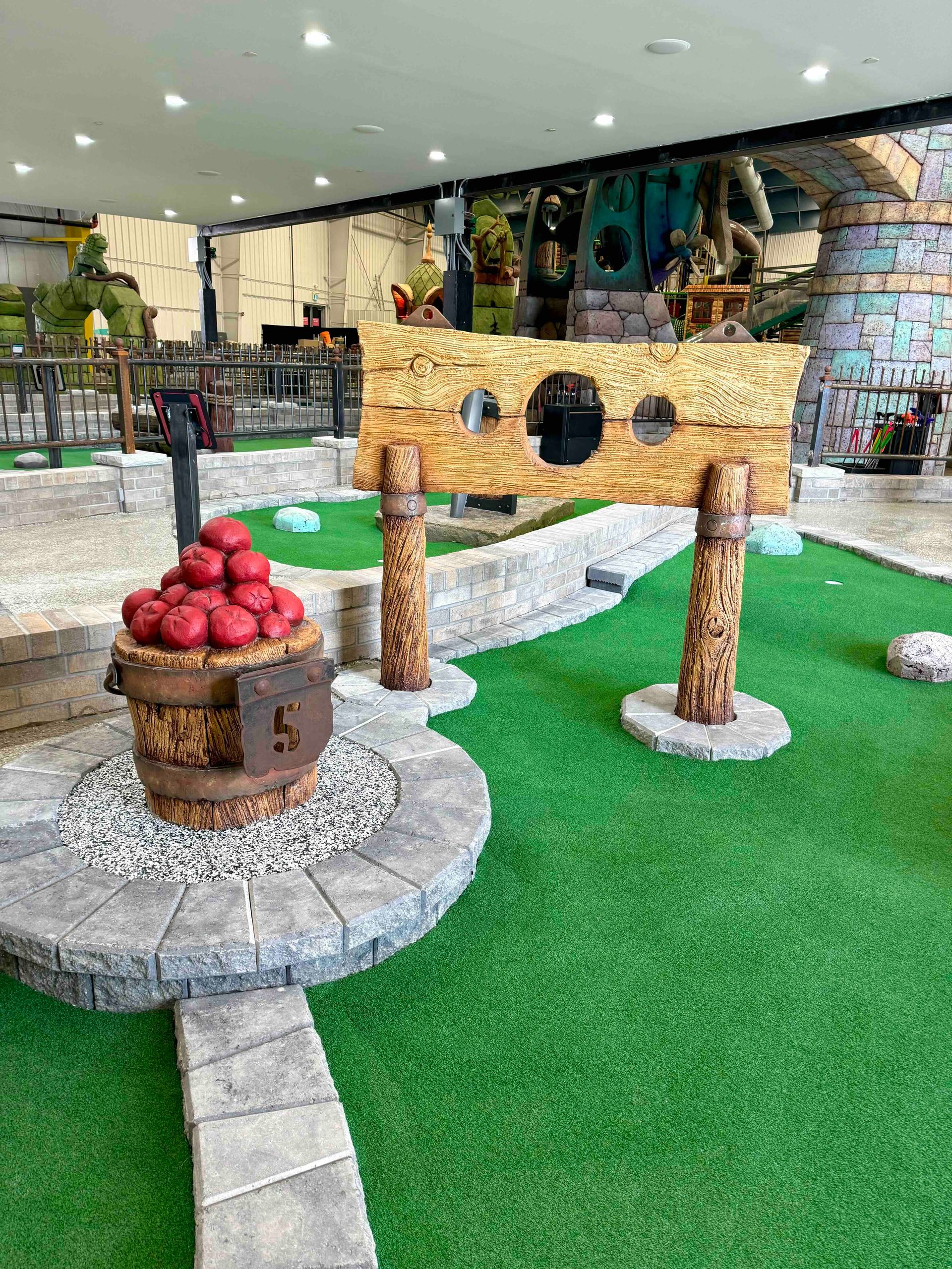 NEB's Fun World | Mini Golf