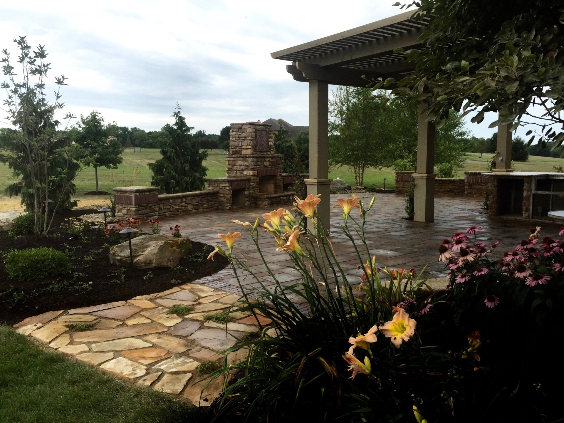 Home | Douglas Landscaping | Landscaper Smithville OH | Landscape Design