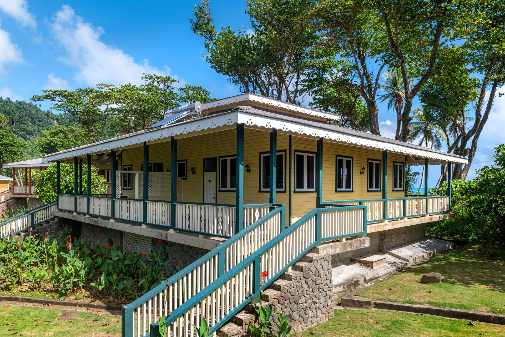 Ocean View Junior- Rosalie Bay Resort - Hotel, Dominica