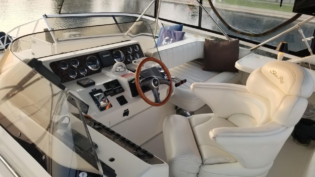 48' Sea Ray Flybridge | Knot My Boat Charters