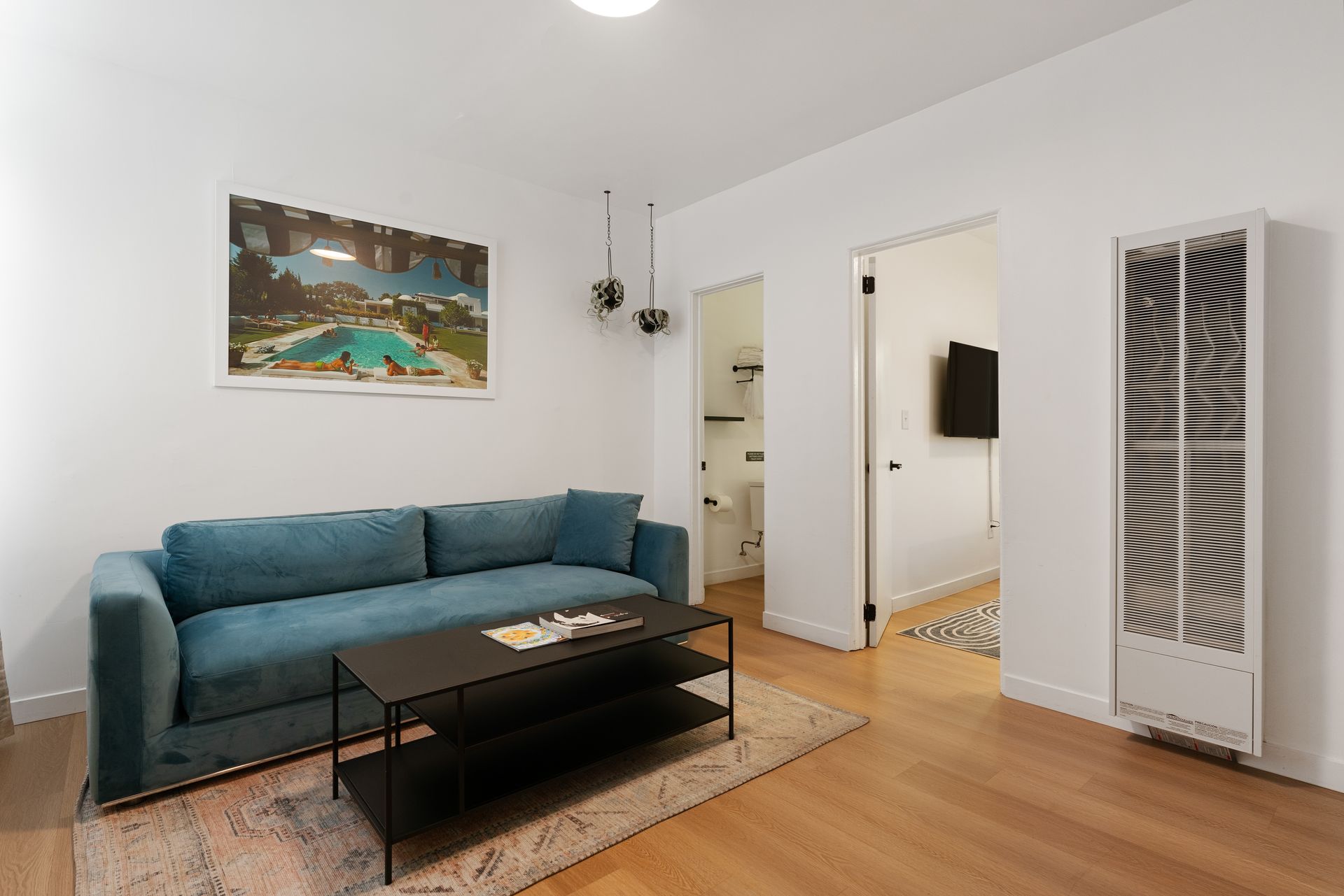 Hotel Rooms & Amenities | Aliza Hotel | LA