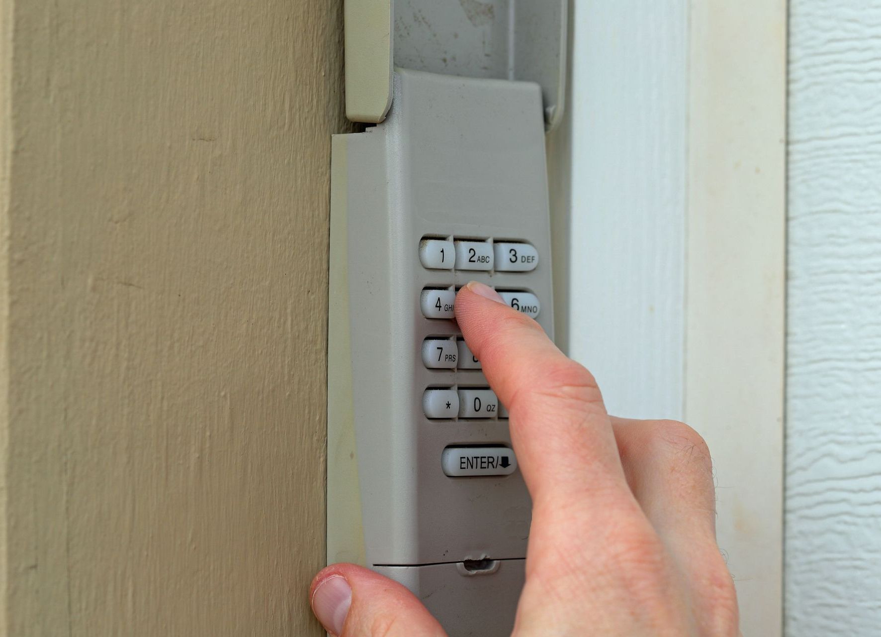 How to Reset Your Garage Door Opener | Uplift Garage