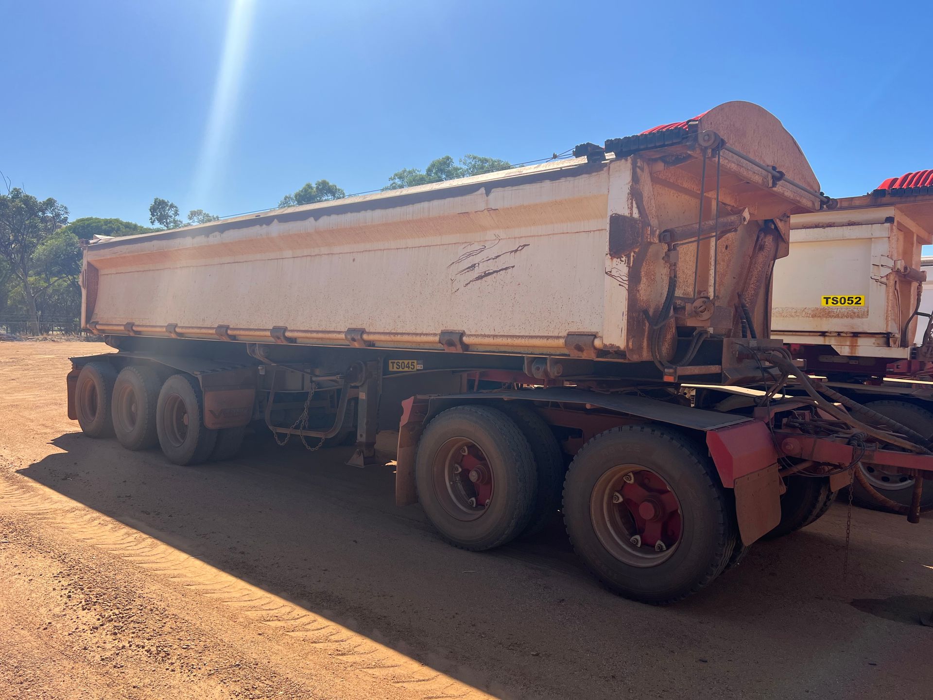 Side tipper trailer hire | Perth