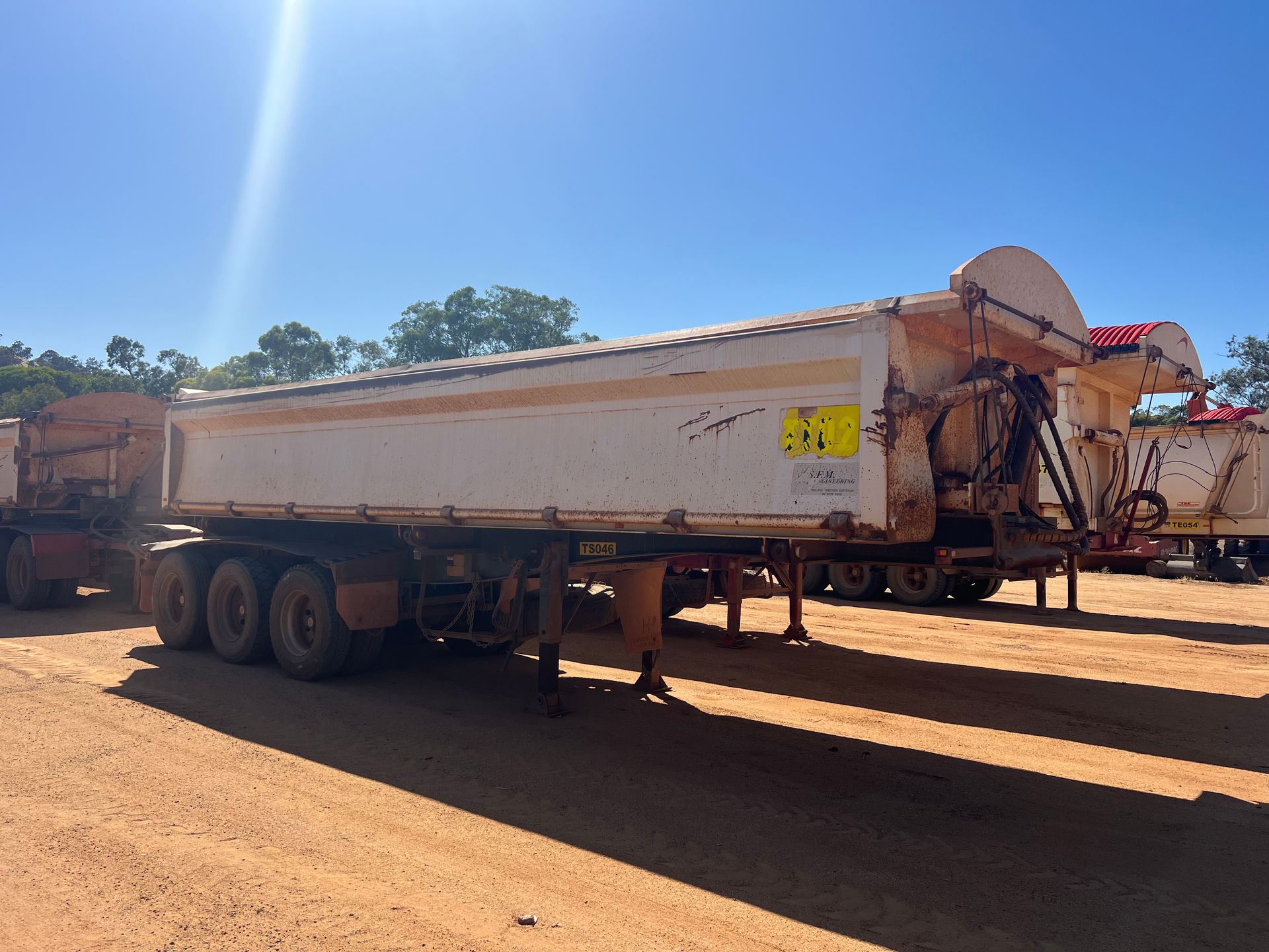 Side tipper trailer hire | Perth