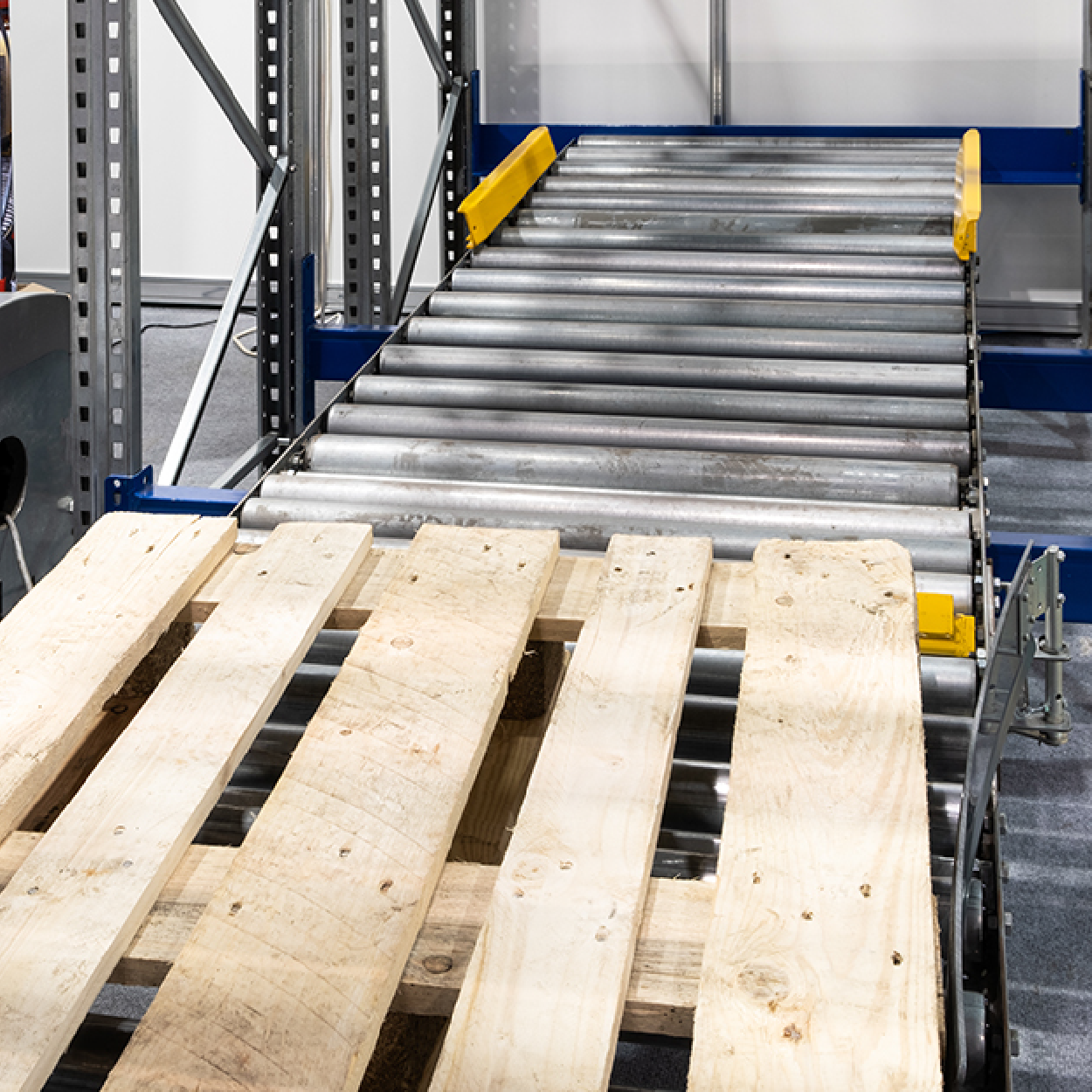 Heavy Duty Pallet Handling Systems & Design | Industrial Kinetics