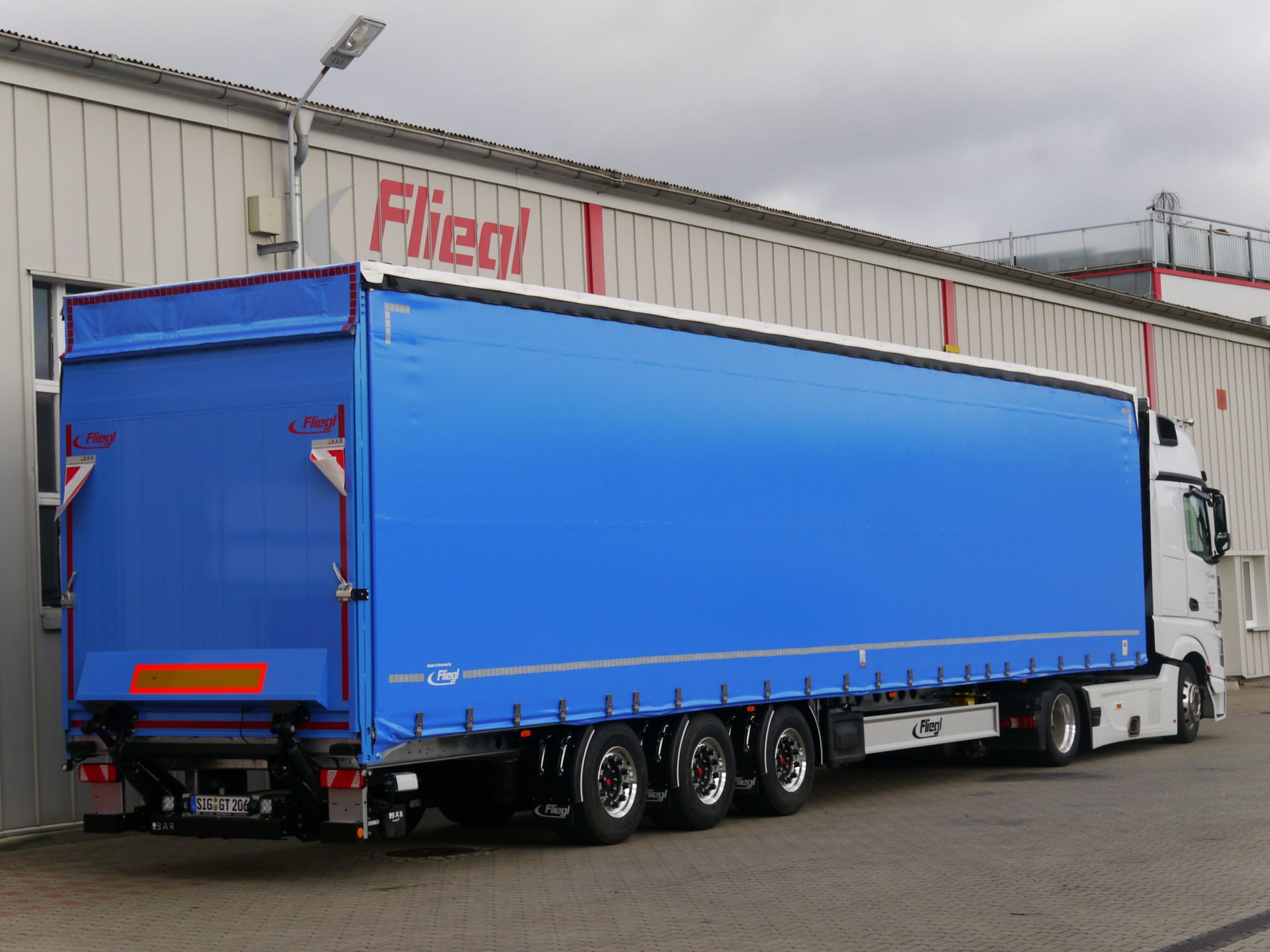 Fliegl priekabos ir puspriekabės | Fliegl.lt