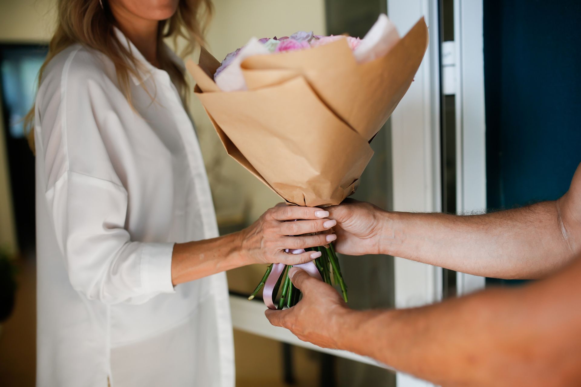 Florists Delivery | Lakeville, MN | Gold Tree Flower