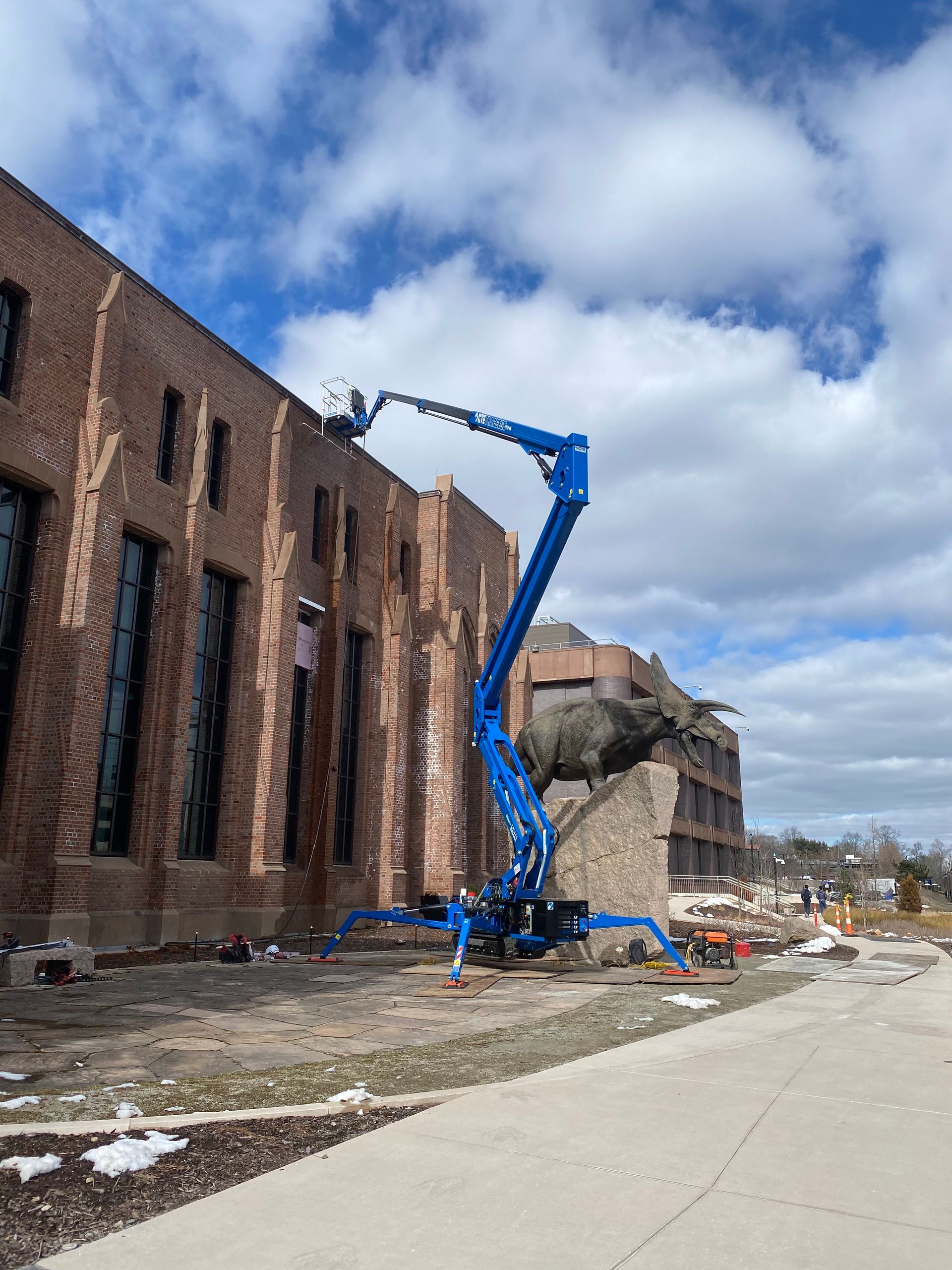 TRACCESS 270-88 Track Mounted Aerial Lift | CTE North America