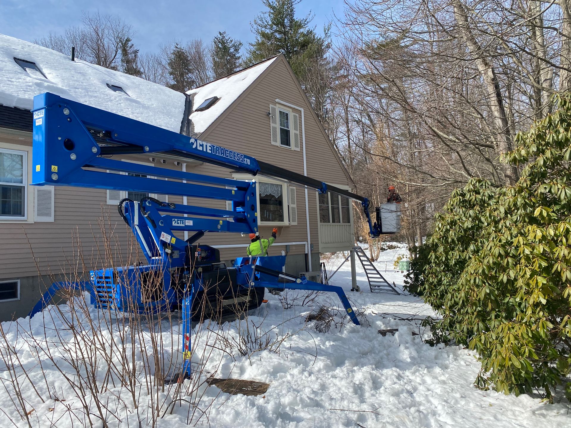 TRACCESS 270-88 Track Mounted Aerial Lift | CTE North America