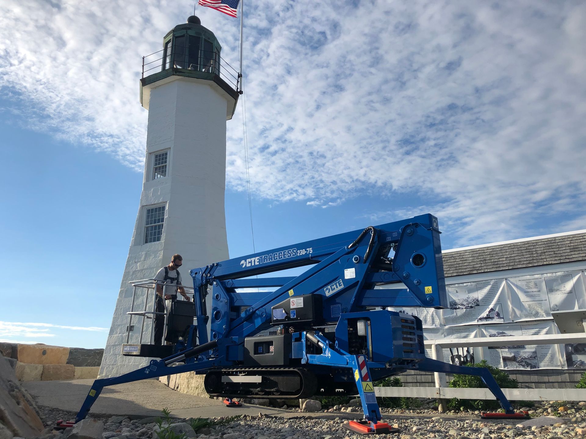 TRACCESS 230-75 Articulating Boom Lift | CTE North America