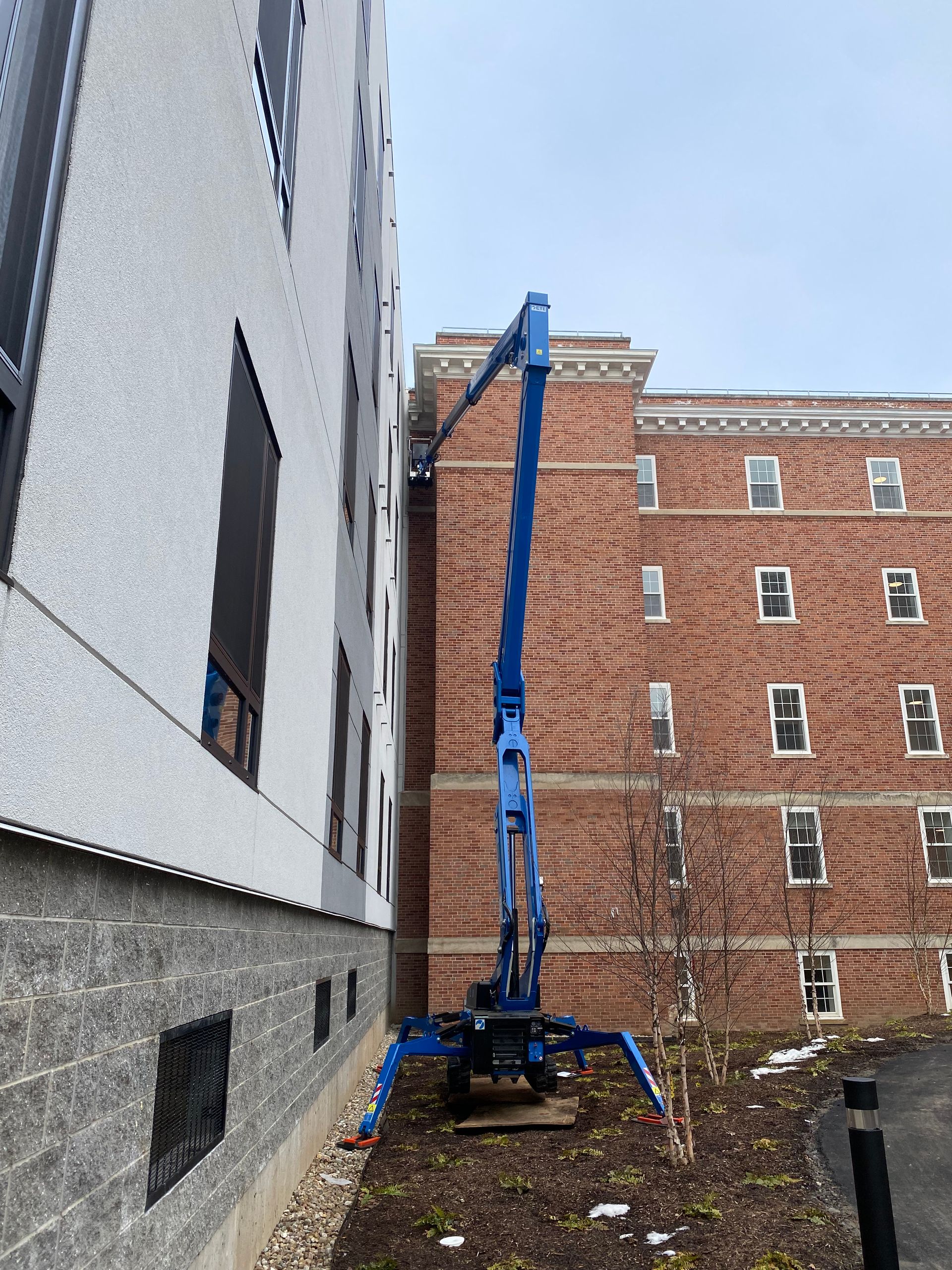 TRACCESS 270-88 Track Mounted Aerial Lift | CTE North America