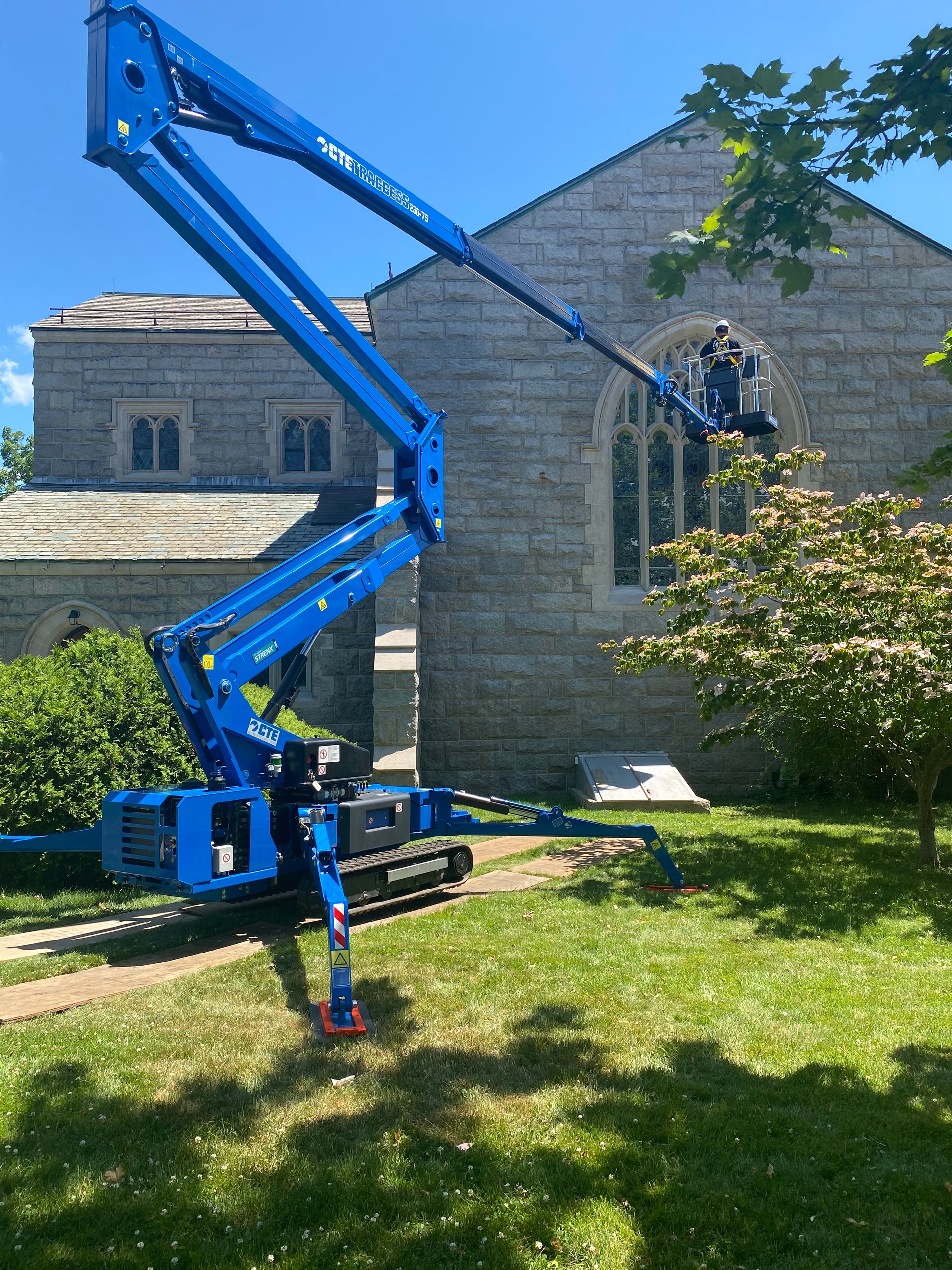 Aerial Boom Lifts for Rental Companies | CTE North America