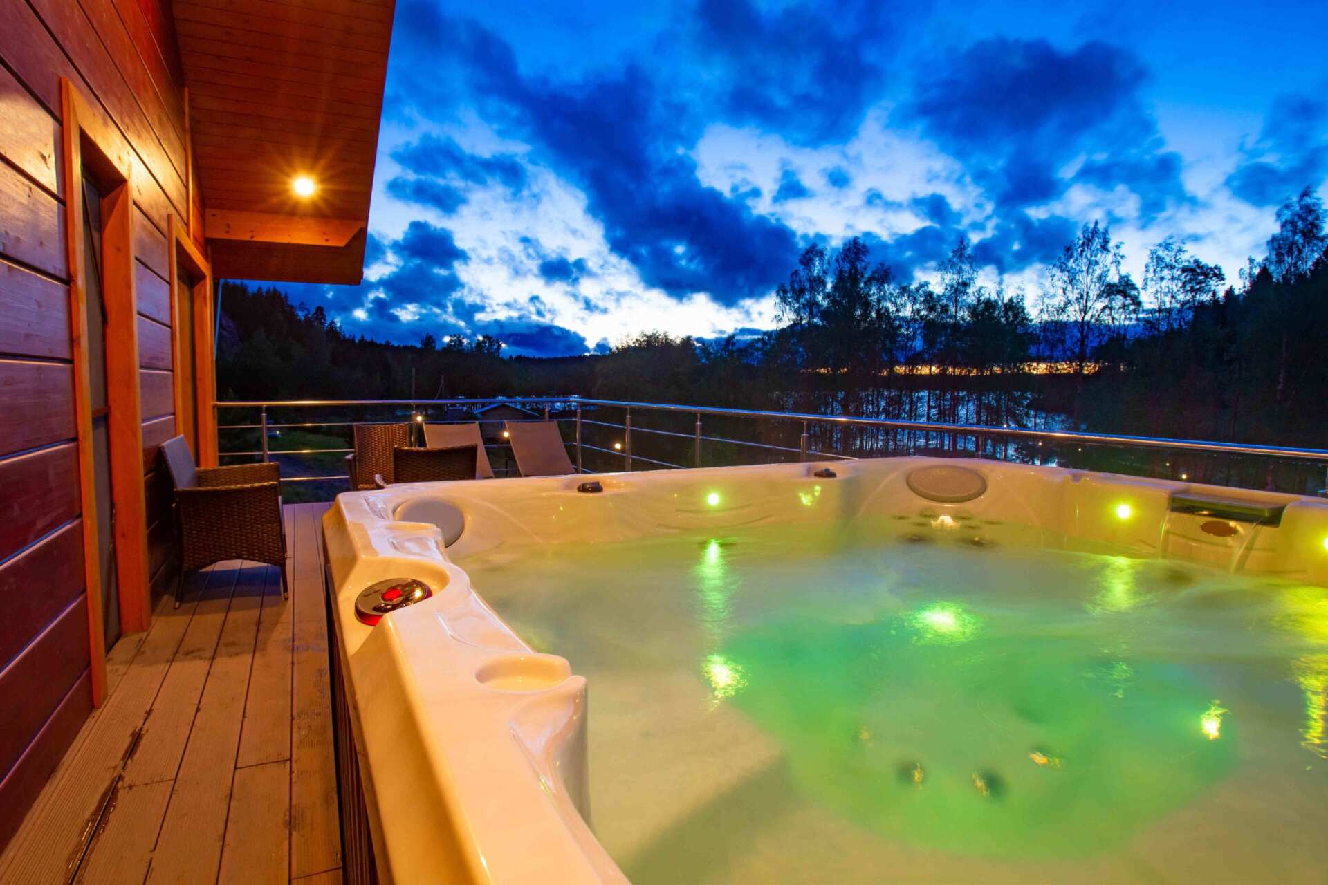 5 WAYS TO LIGHT YOUR HOT TUB AT NIGHT 5 WAYS TO LIGHT YOUR HOT TUB AT NIGHT