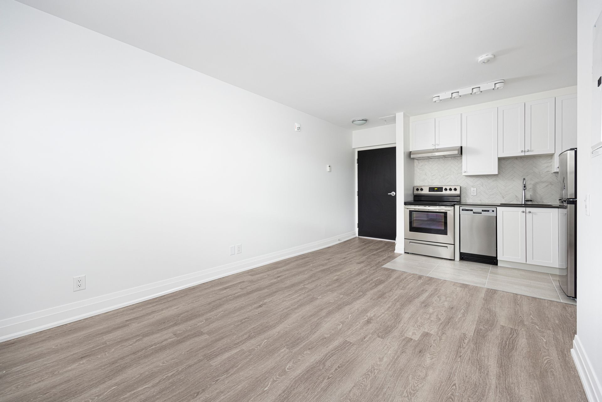 Gallery | View 2701 Eglinton Avenue