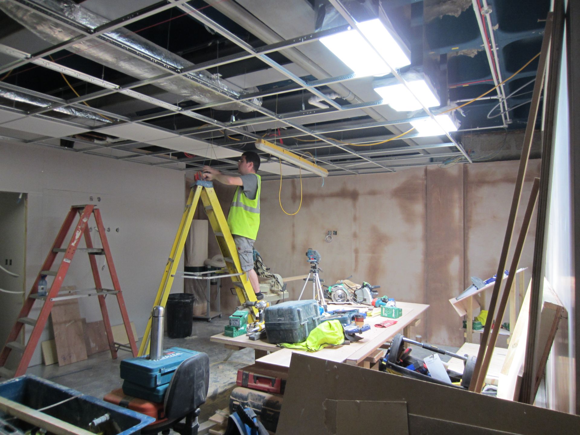 Natural daylight to basements and underlit spaces within buildings