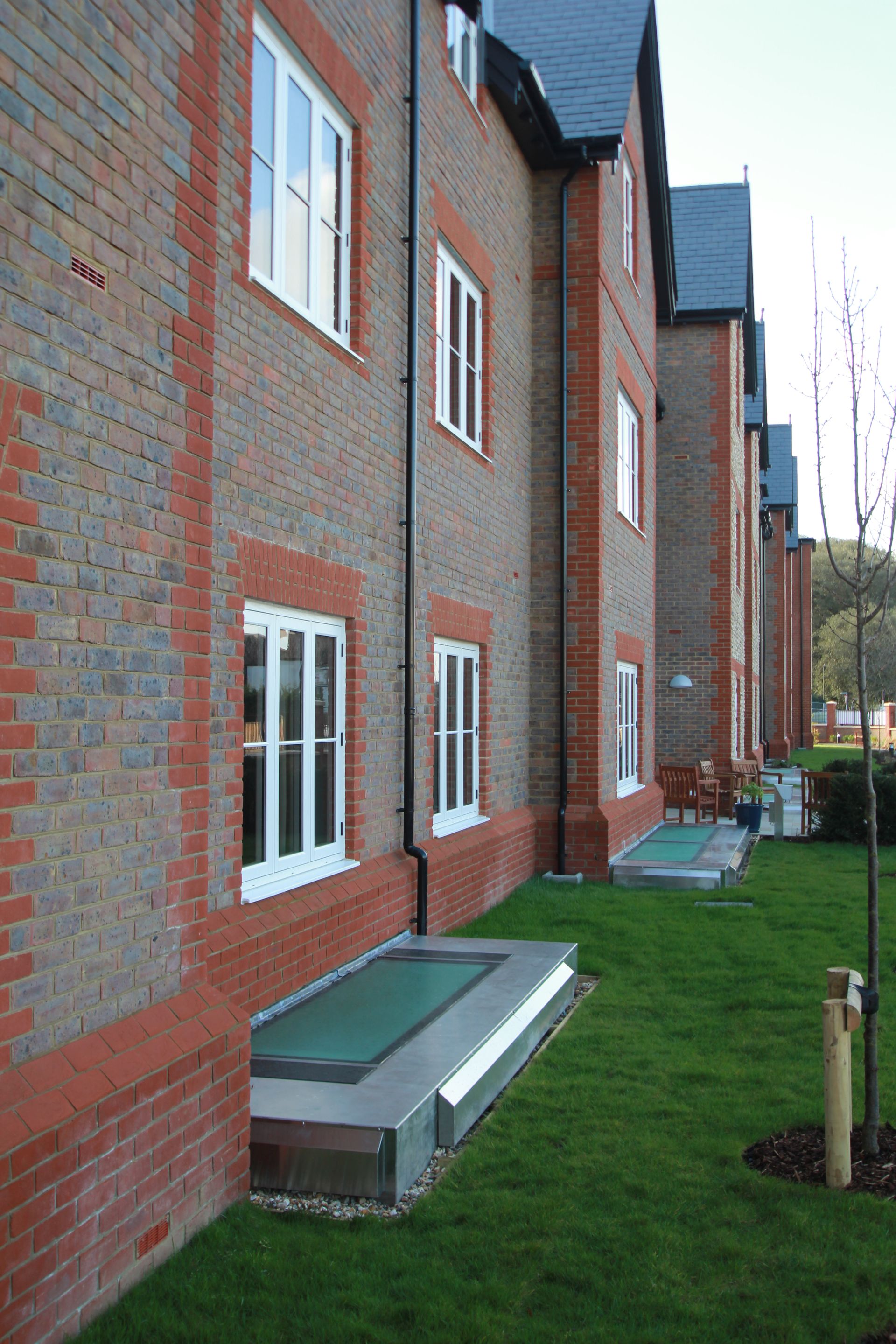 Natural daylight to basements and underlit spaces within buildings