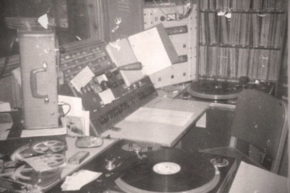 WJDB 95.5 FM is the home of Hot Country and the Hound Dog since 1956