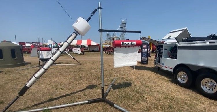 Single (Poly Can with Walkway & Arm)