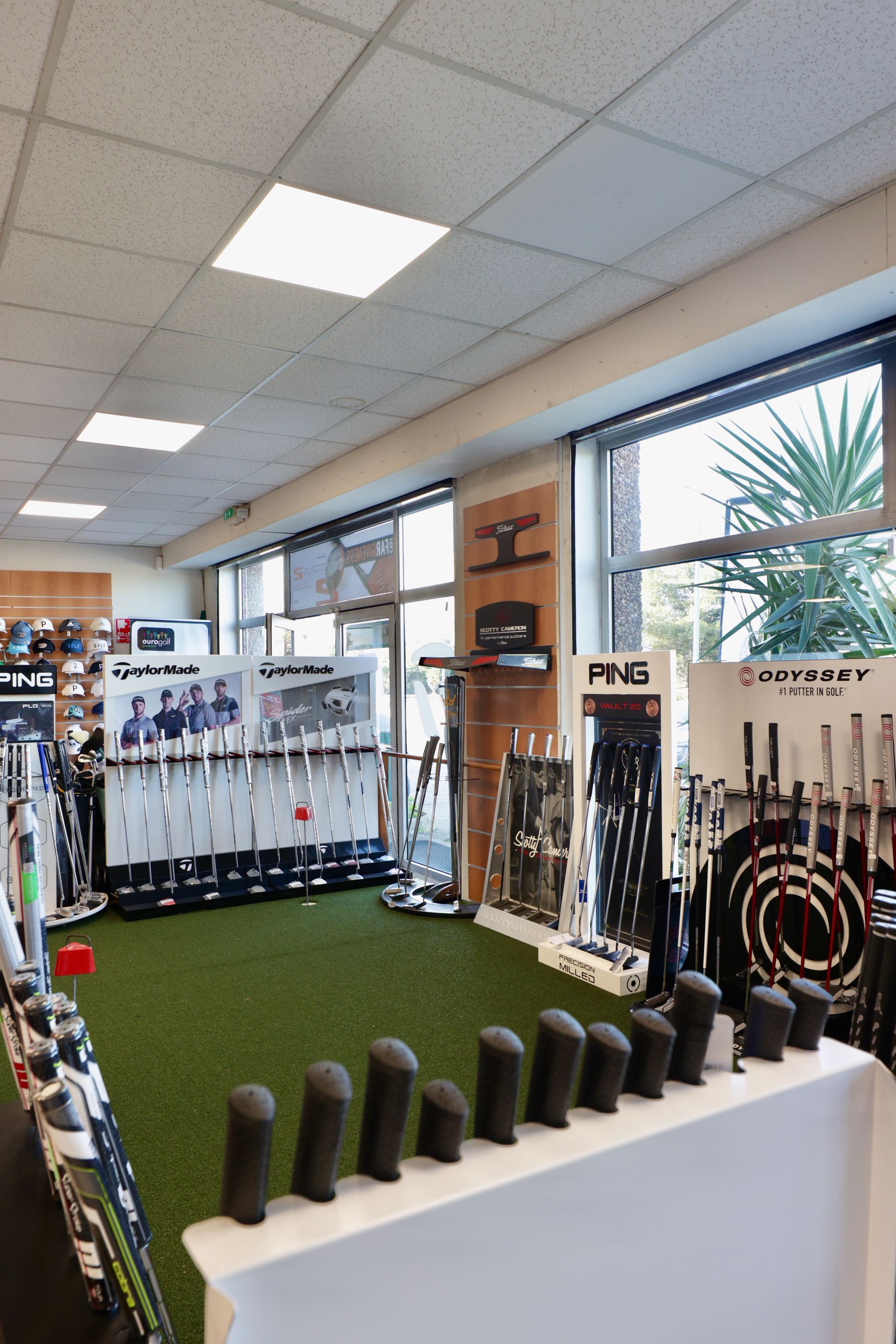 Envoyez nous un message, contactez-nous!- Golf Distribution