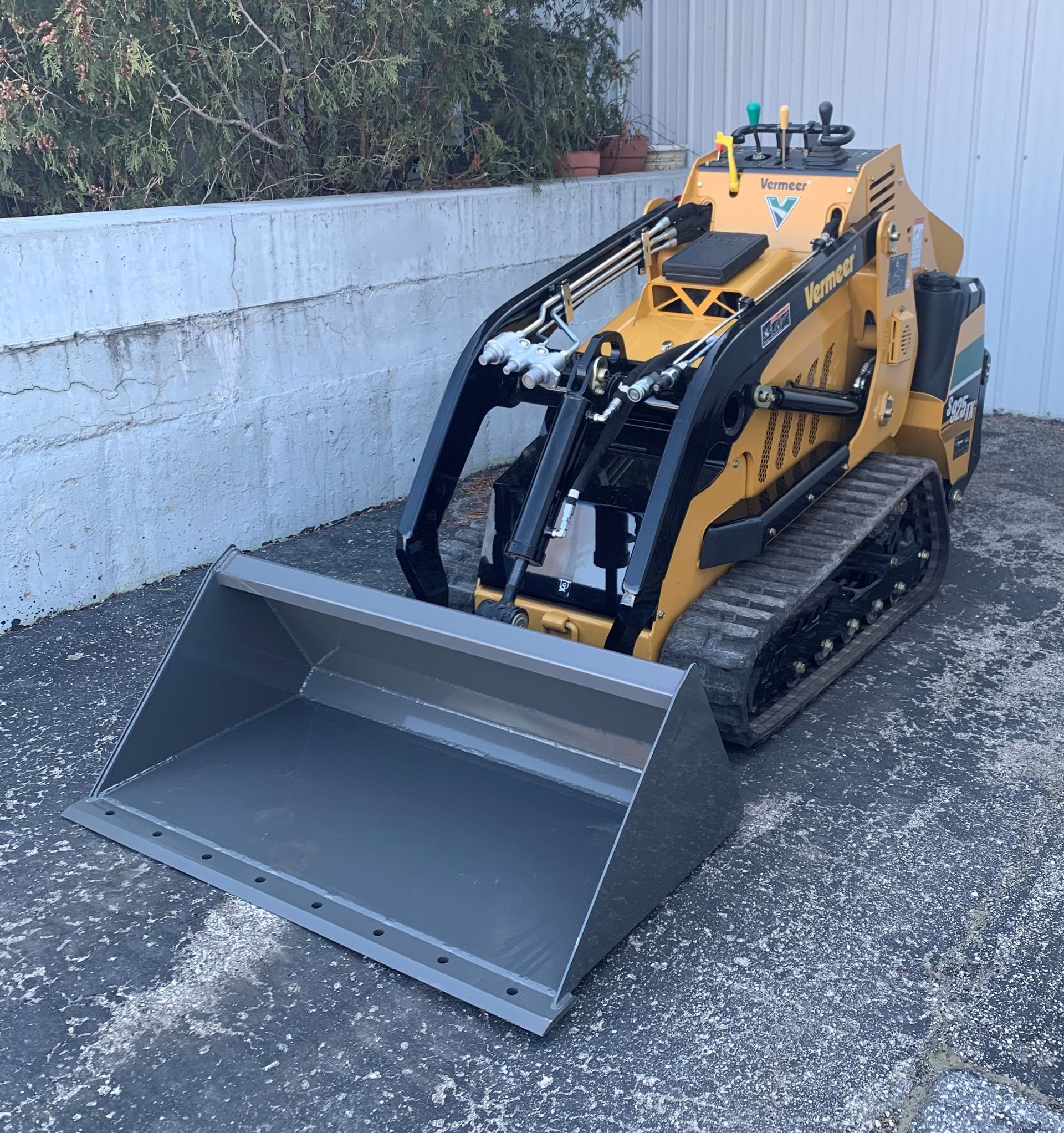 Mini Low Profile Bucket | Berlon Industries