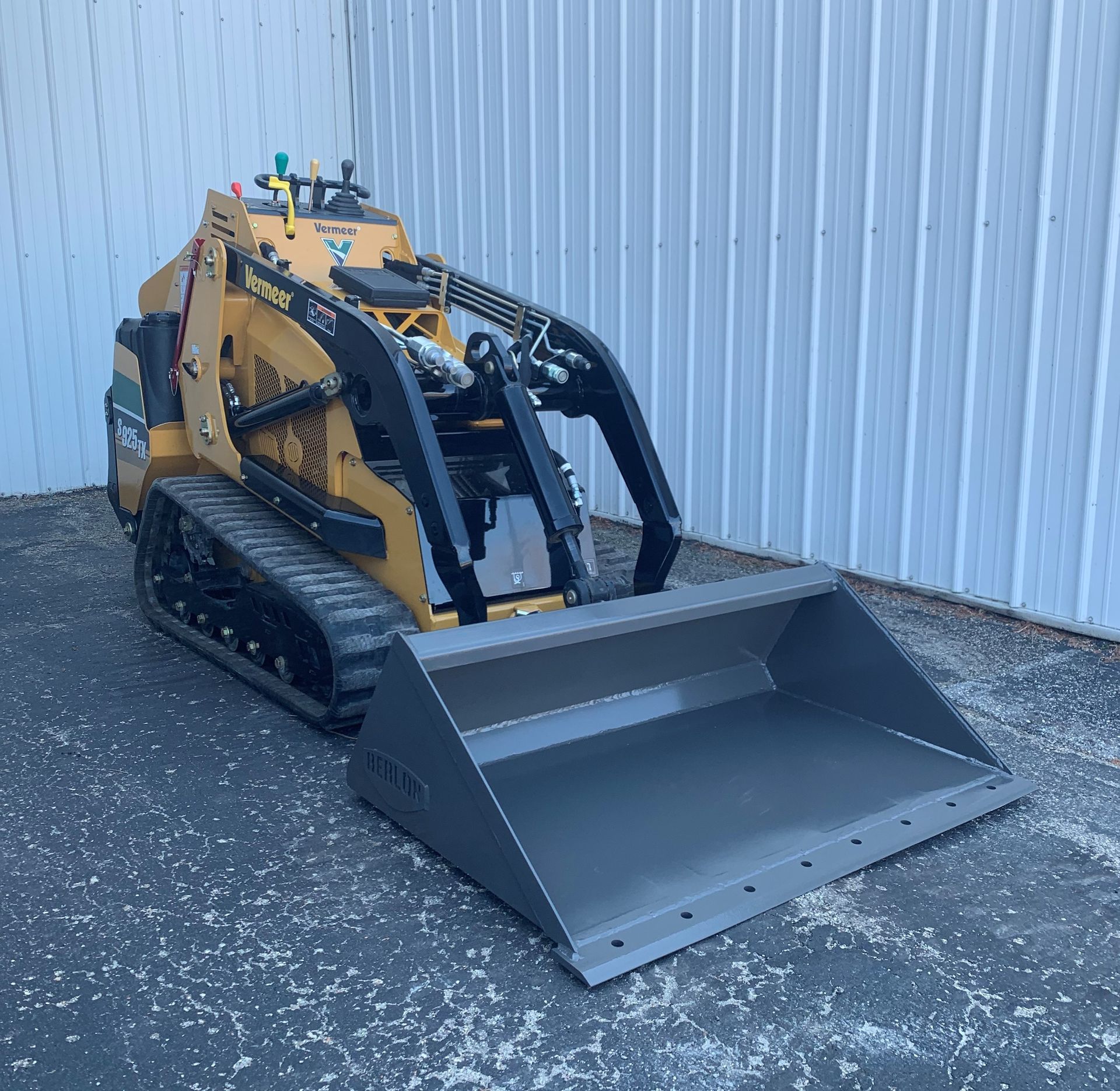 Mini Extended Lip Low Pro Bucket | Berlon Industries