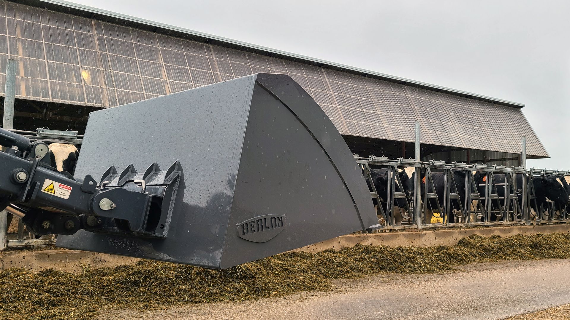 Mini Snow and Light Material Bucket | Berlon Industries