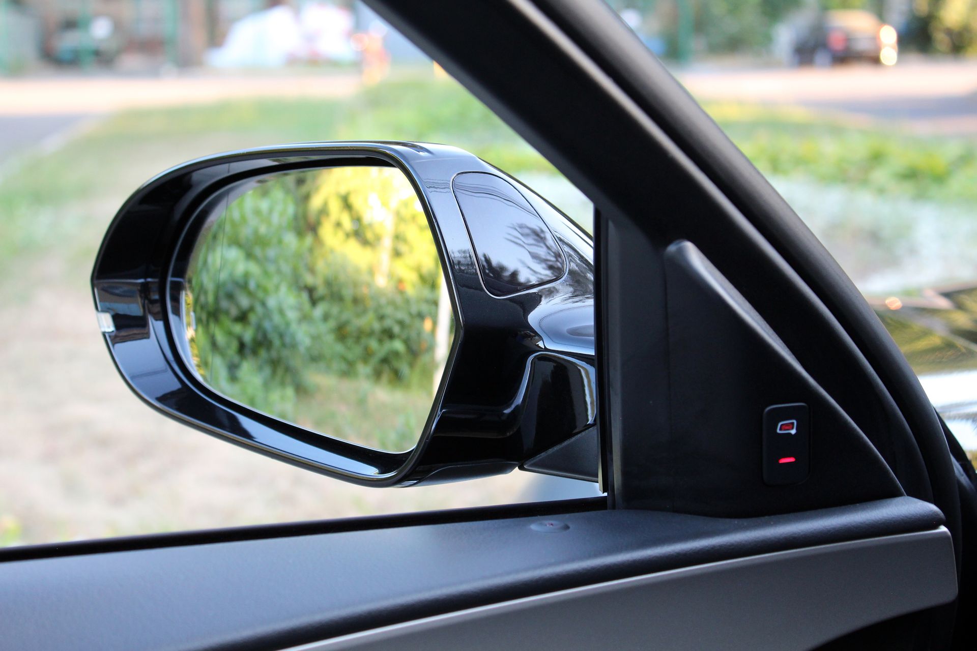 How Do I Check My Blind Spots While Driving Safely?