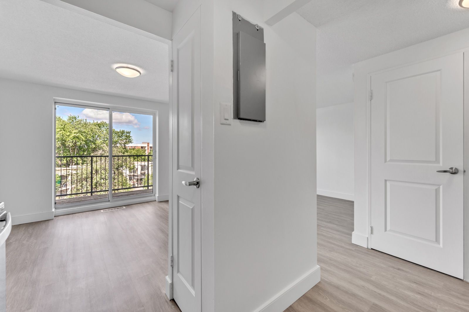 2 & 3 Bedroom Apartments | 181 Queen Mary