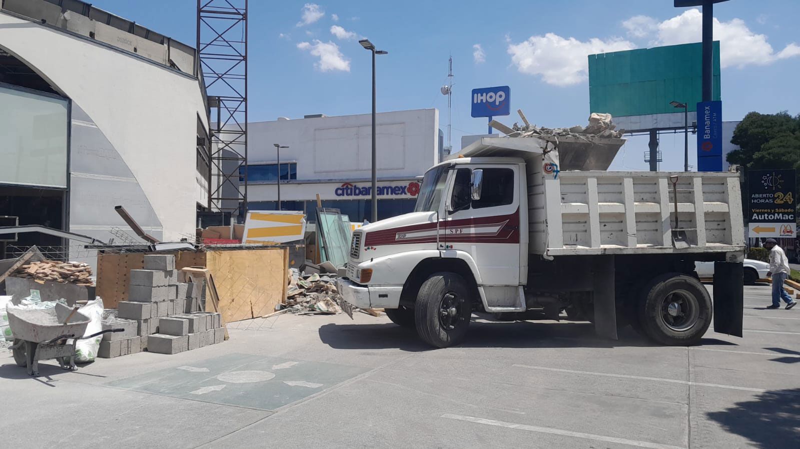 Retiro de escombros manual y con maquinaria