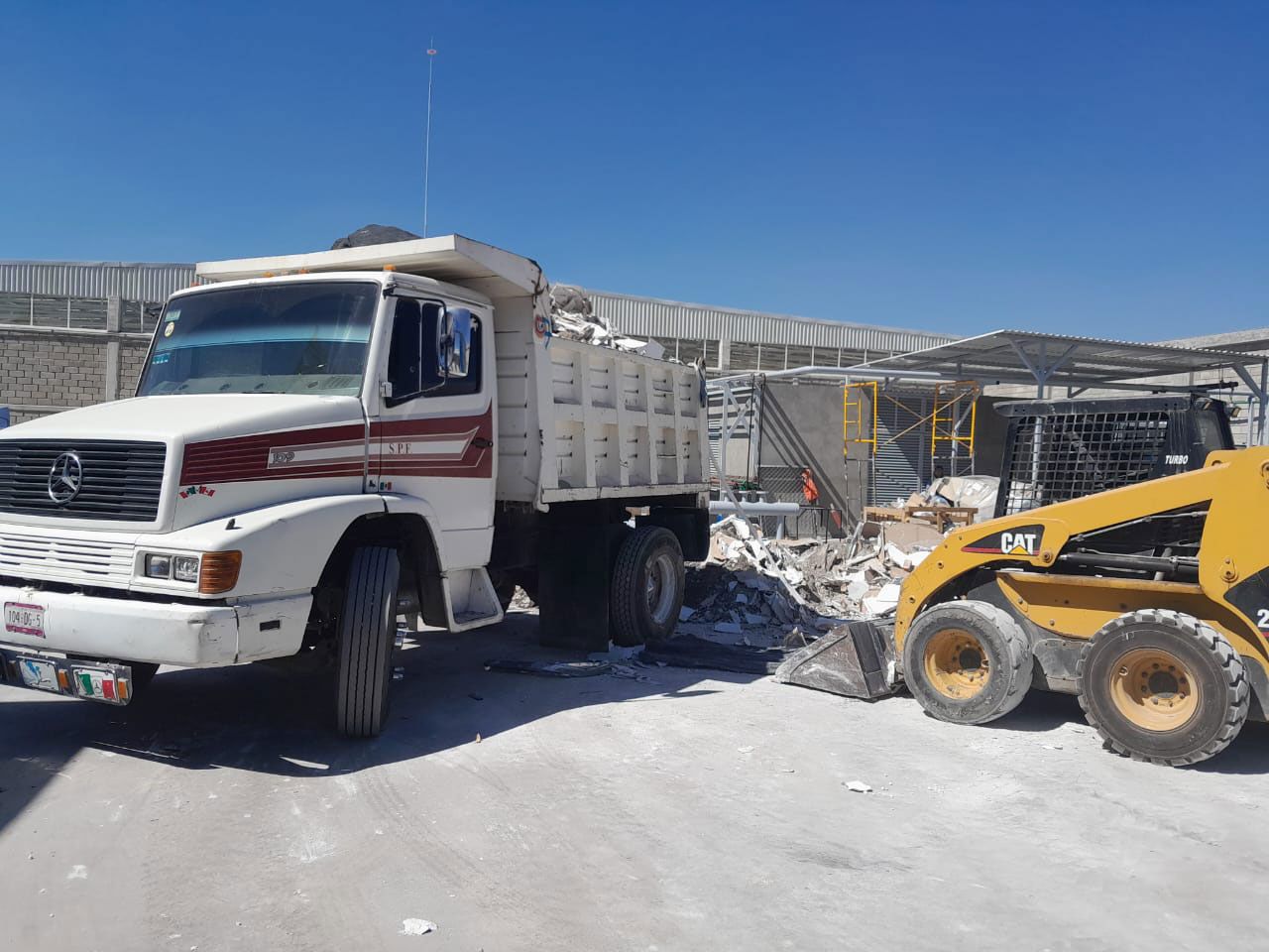 Retiro de escombros manual y con maquinaria