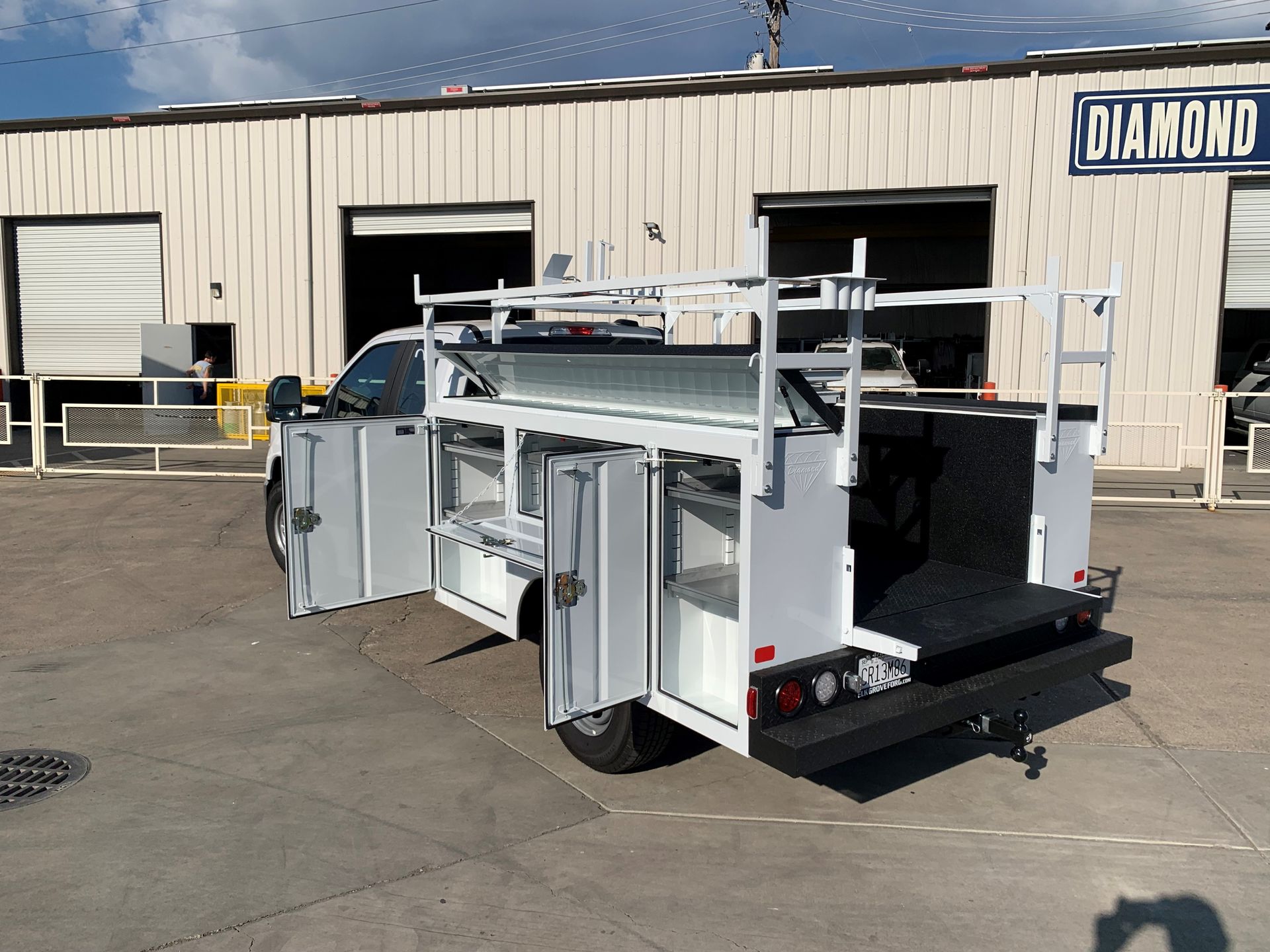 8' service body with roll top