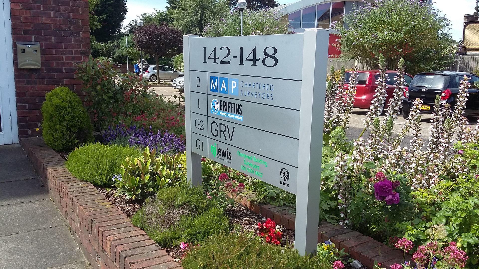 Commercial building and shop signage Crawley, Redhill, Reigate, Surrey ...