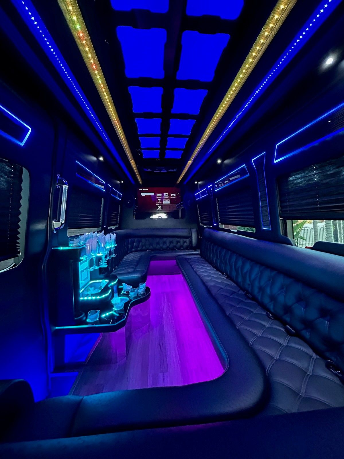 Luxurious Limousines | Starz Limousine
