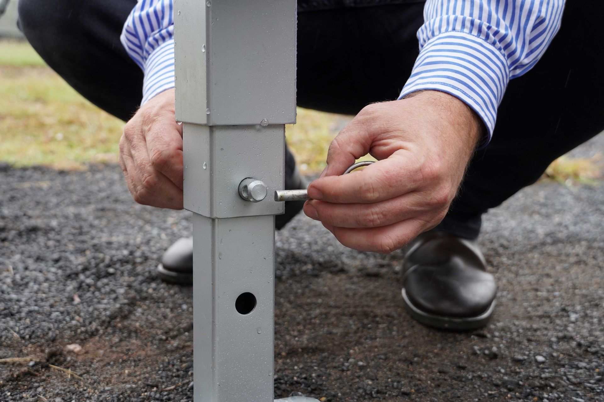 Learn how to safely hitch your trailer (with images)
