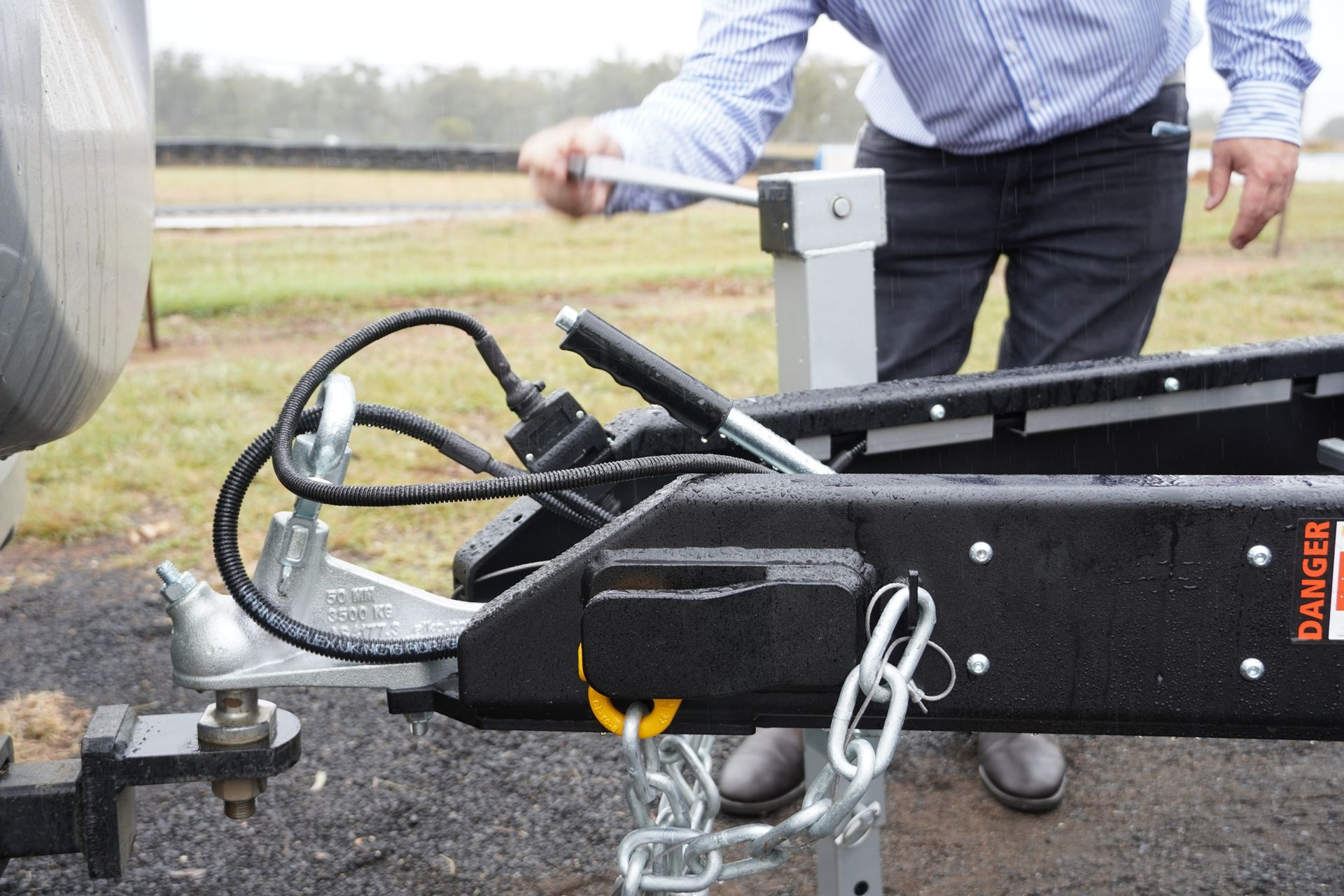 Learn how to safely hitch your trailer (with images)