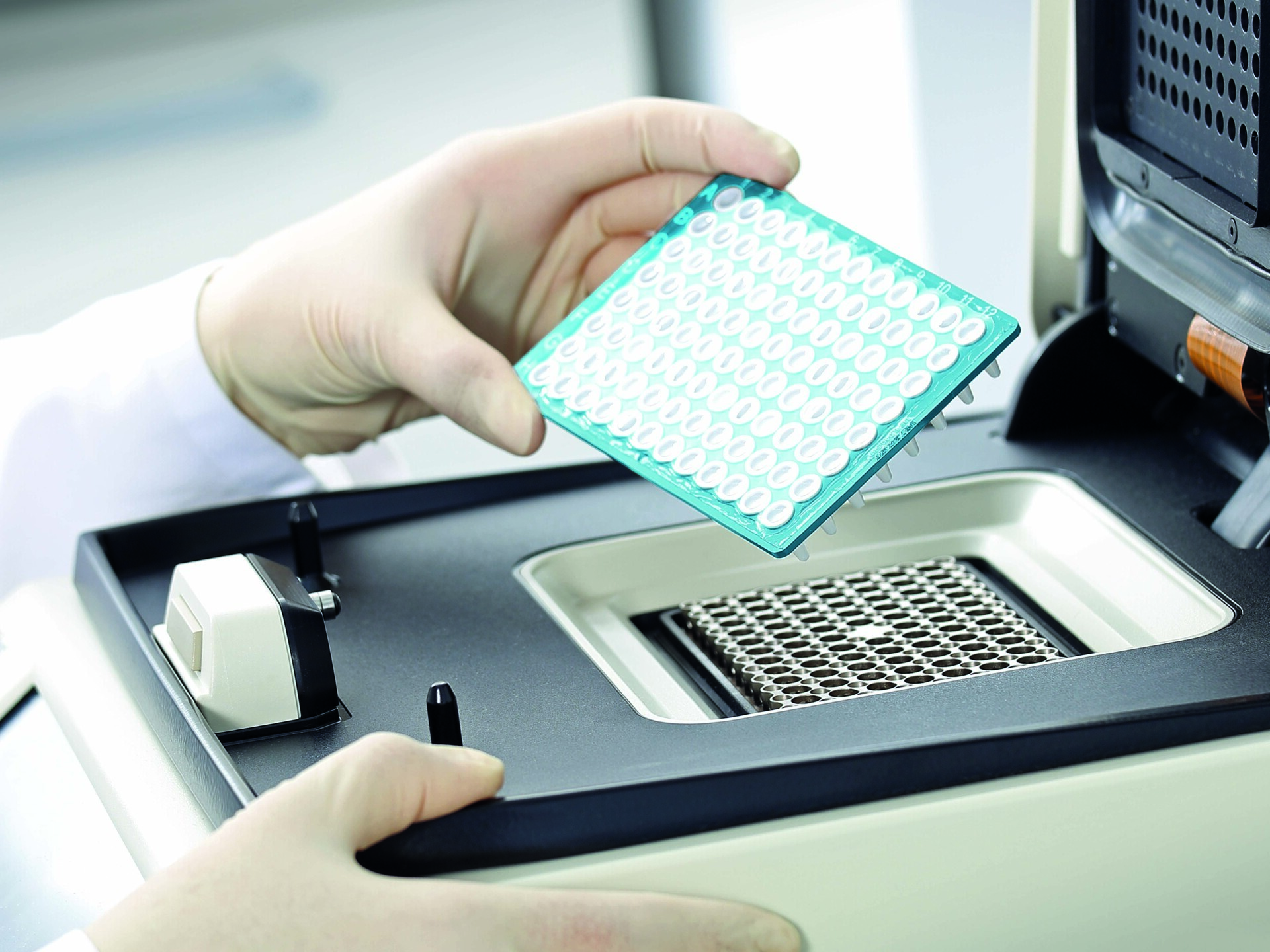 MC Diagnostics | Automated Molecular Diagnostics | Products | COVID ...